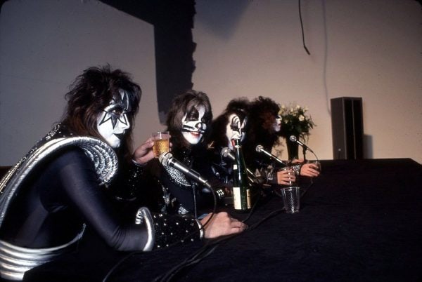 9. April 1976: Kiss does the "Destroyer" press conference and photo ...