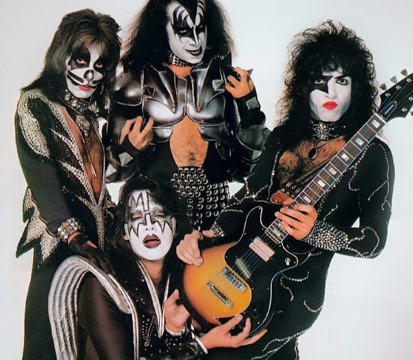 9. April 1976: Kiss does the "Destroyer" press conference and photo ...