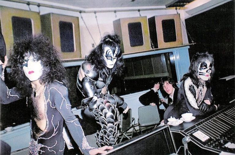 9. October 1975: Kiss visits and play a homecoming concert at Cadillac ...