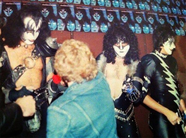 23. November 1982: Kiss does a photo session and in-store appearance in London – Kiss Timeline