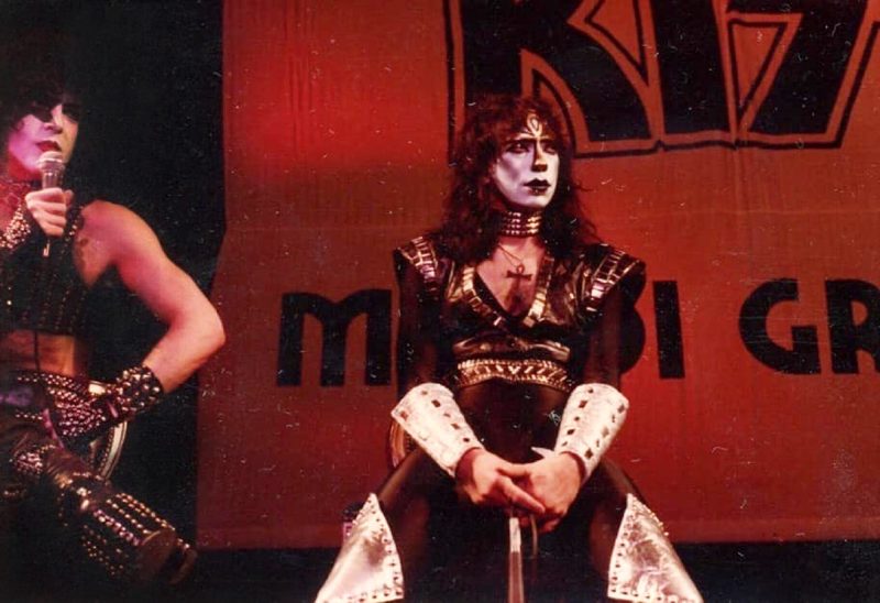 11. January 1983: Kiss does a press conference and in-store appearance ...