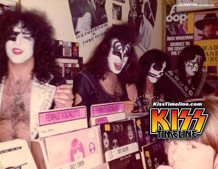 18. August 1974: Kiss does the infamous "Hotter Than Hell" photo ...