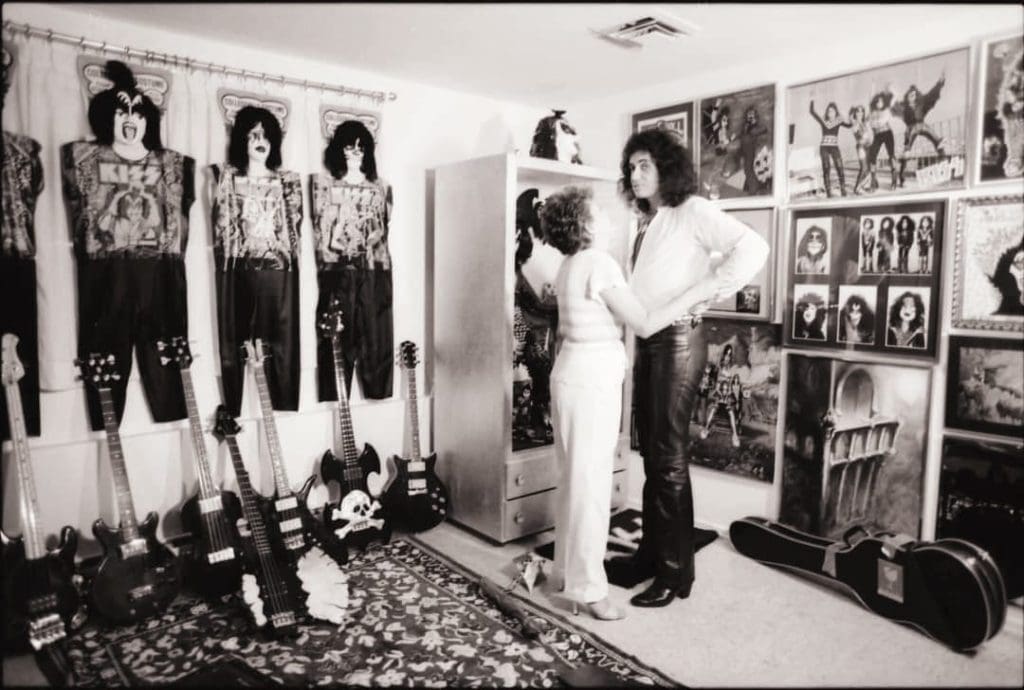 21. July 1980: Gene Simmons does an unmasked solo photo session – Kiss ...