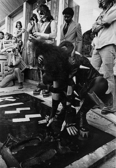 Kiss does an in-store appearance at Peaches Records in Atlanta – Kiss ...